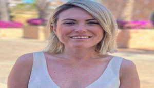 Who is Esther Crawford? Biography, Wiki, Age, Fired From Job, Slept in ...