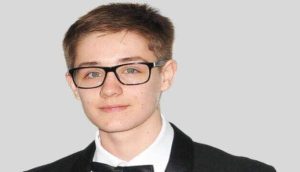 Who is Archie Lyndhurst? Biography, Wiki, Age, Net Worth, Death ...